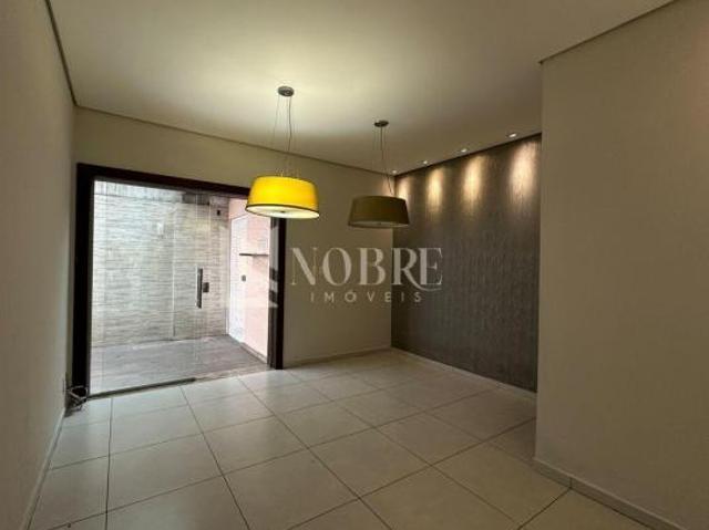 Casa Ampla com Espaço Gourmet e Dependência nos Fundos – Próxima à Avenida Comercial do Bairro