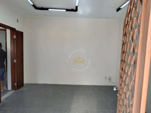 Casa ampla com excelente estrutura, 3 suíte e 4 vagas de garagem