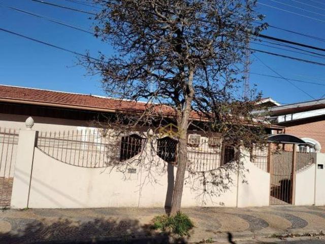 CASA AMPLA COM EXCELENTE ESTRUTURA, 3 SUÍTE E 4 VAGAS DE GARAGEM