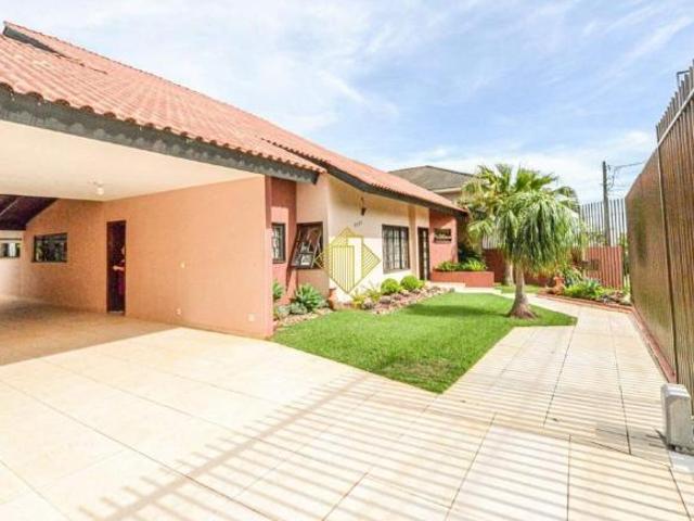 Casa ampla com excelente espaço de lazer, com 800 m² de terreno