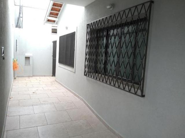 Casa ampla, com excelente quintal