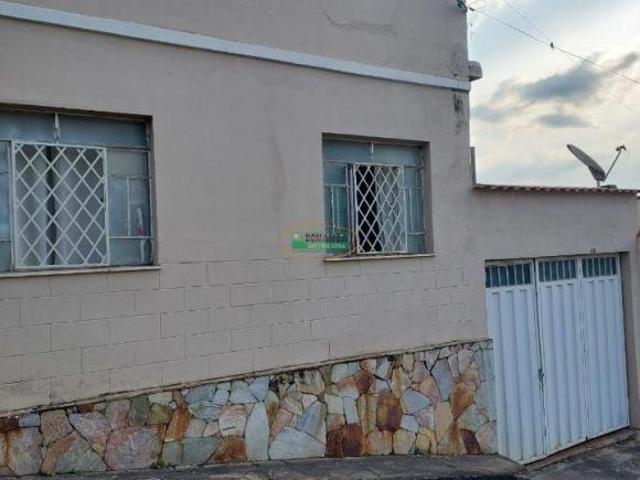 Casa ampla com grande terreno à Venda no Bairro Museu