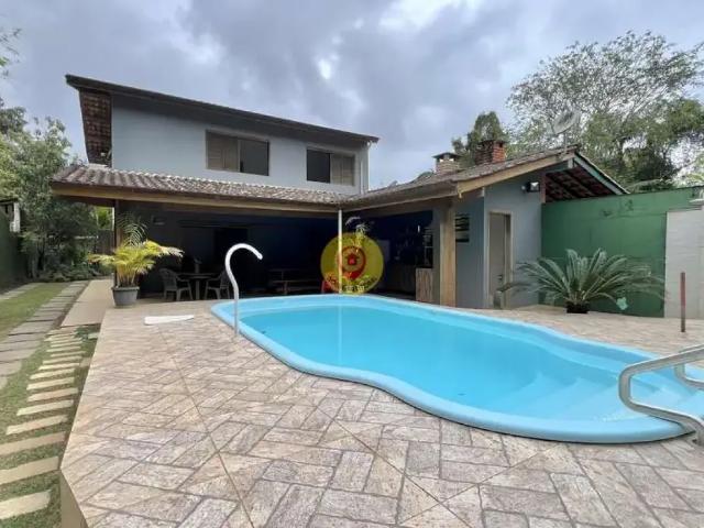 Casa ampla, com lazer e excelente localização, a apenas 550 metros da praia
