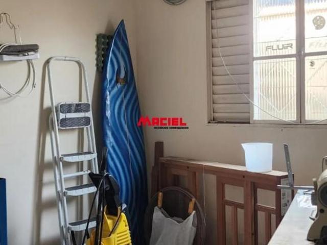 CASA AMPLA COM MAIS DE 300M2, NO JARDIM SANTA INÊS I, CARECE REFORMA