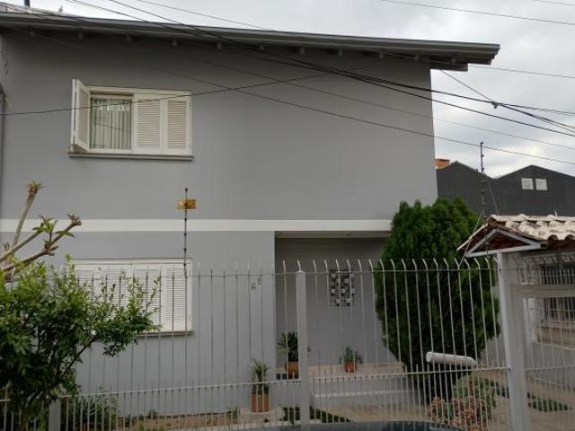 Casa Ampla com pátio charmoso