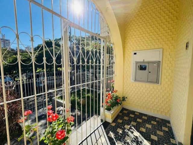 Casa Ampla com Pátio e Excelente Localização no Petrópolis
