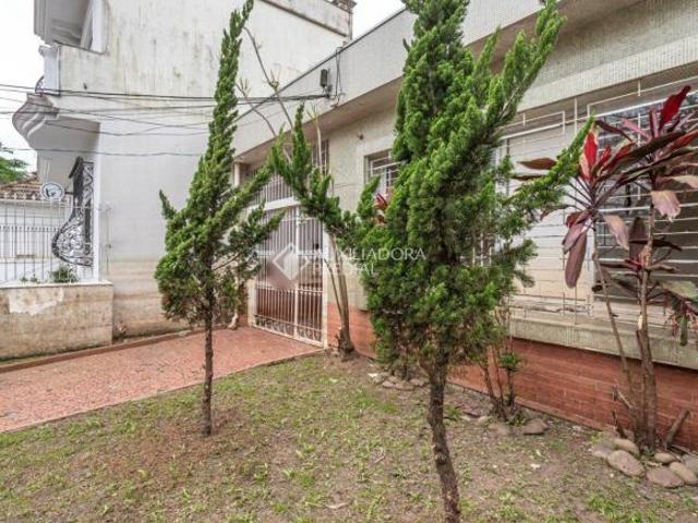 Casa ampla com pátios no São Geraldo