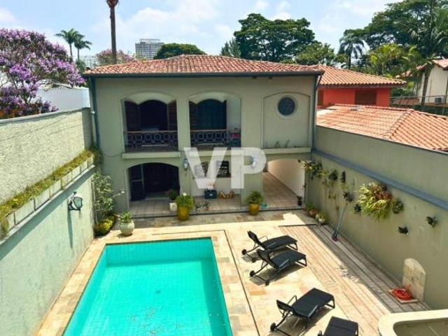Casa Ampla com Piscina no Alto da Boa Vista | 600 m² de Terreno e 4 Suítes