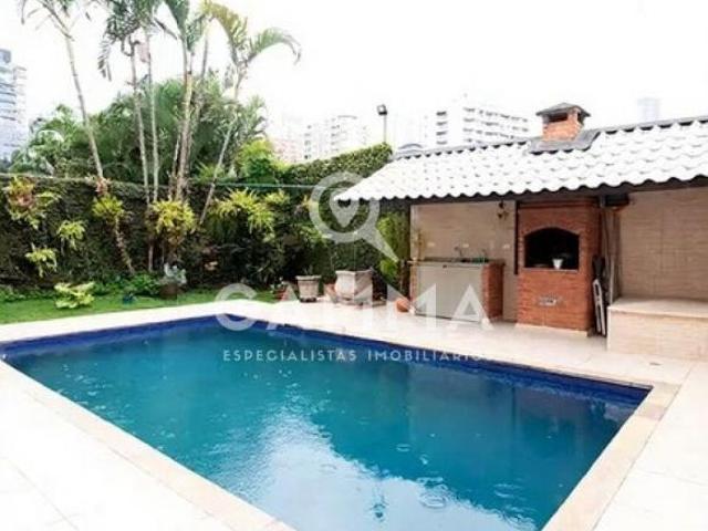 Casa Ampla com Piscina A Venda na Vila Madalena