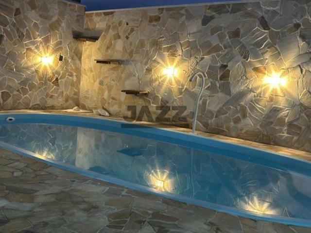 Casa Ampla com Piscina e 3 Vagas Cobertas 170m² de Construção