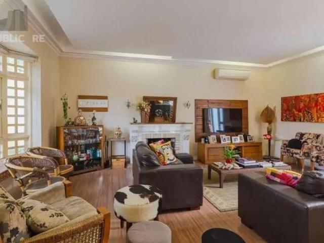 Casa ampla com piscina e edícula no Jardim Lindóia