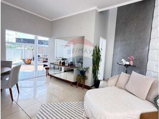 Casa Ampla com Piscina, Espaço Gourmet e Vista para o Pôr do Sol