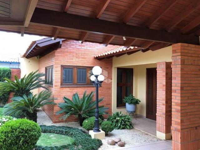Casa ampla com piscina