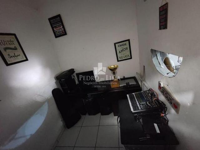 Casa Ampla com Salão Comercial e 8 Vagas no Cangaíba