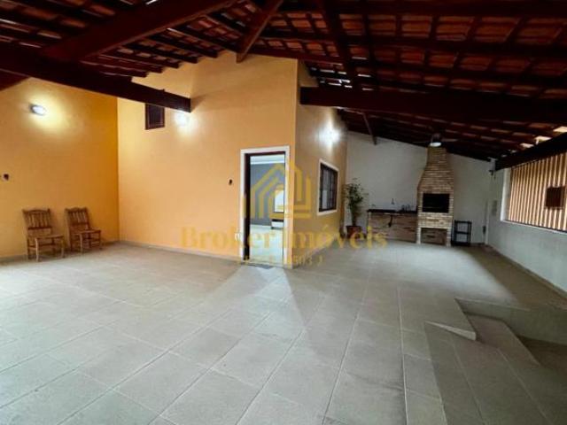 Casa ampla com suíte e closet, próxima ao centro da Cidade em Caraguatatuba SP.01