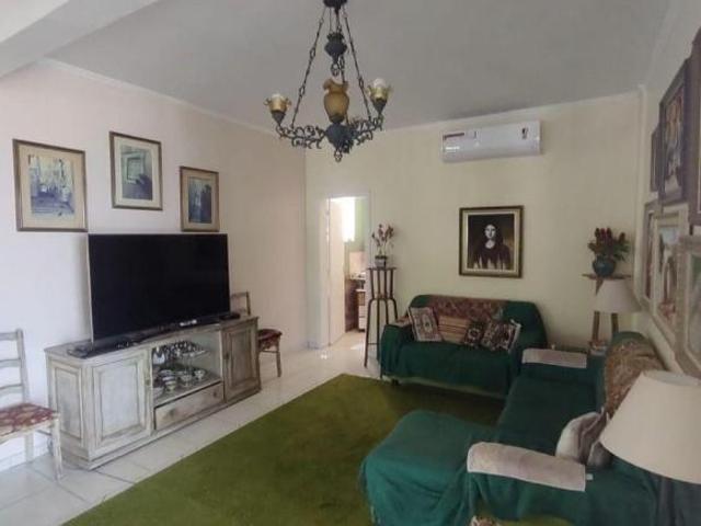 Casa ampla de 04 dormitórios diferenciada!