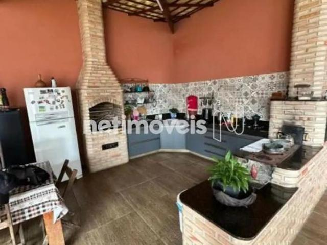 Casa ampla de 4 quartos localizada no São Benedito, em Santa Luzia, MG