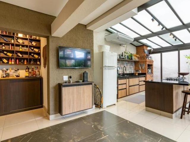 Casa ampla e com bela área gourmet à venda na V.Suzana/Morumbi