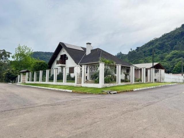 Casa ampla e completa, conforto, espaço e funcionalidade!