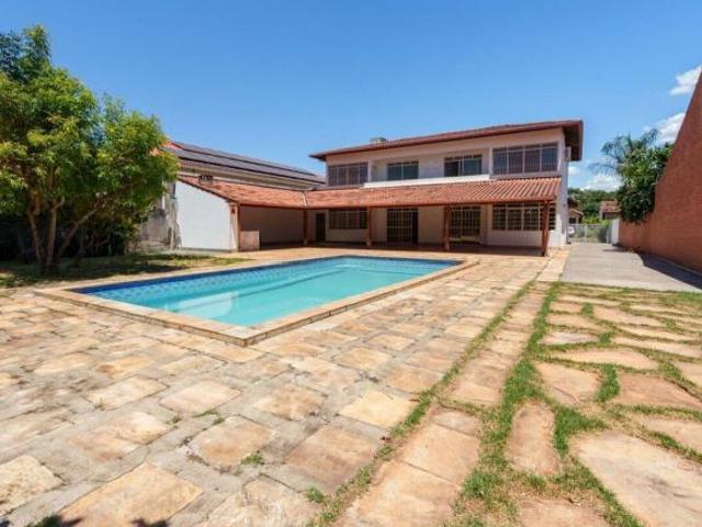 CASA AMPLA E CONSERVADA NA QL 02!