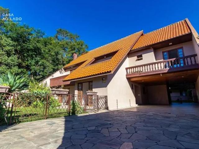 Casa ampla e charmosa com 6 quartos e edícula nos fundos no Xaxim