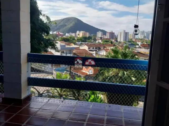 Casa Ampla e Aconchegante com Arquitetura Única Perto da Praia