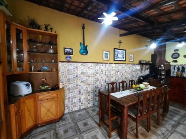 Casa ampla e Arejada com 03 quartos 01 suíte, Ámpla Área gourmet, Edícula, 03 Vagas