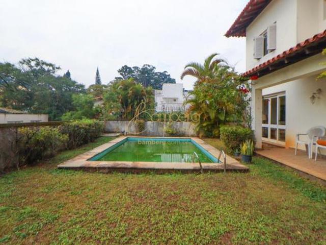 Casa ampla e bem localizada. Confira!