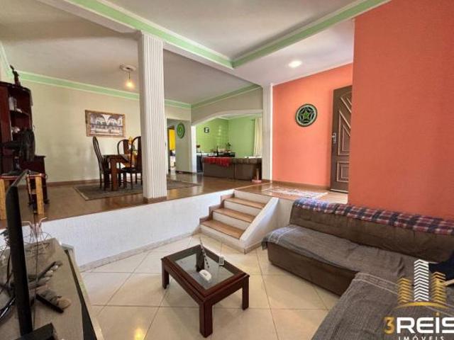 CASA AMPLA E BEM LOCALIZADA NO BAIRRO BELA VISTA EM SOCORRO/SP