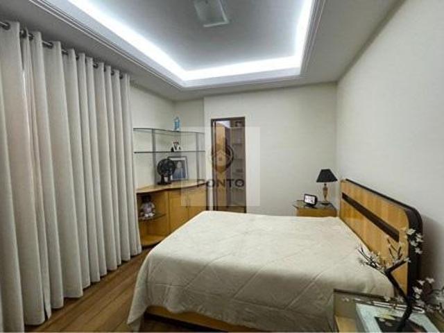 Casa ampla e bem localizada no bairro Queluz
