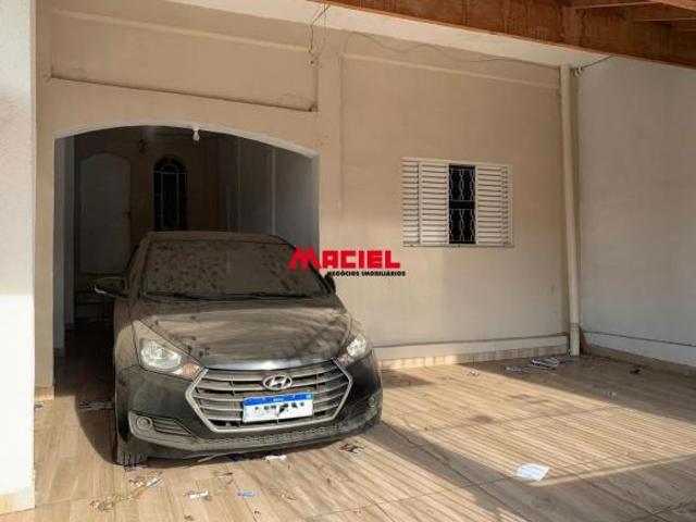 Casa Ampla e Funcional no Jardim Morumbi com Espaço para Lazer e Conveniência