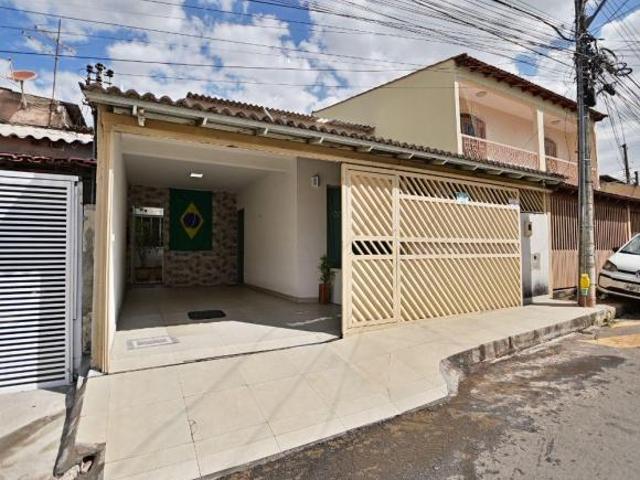 CASA AMPLA E PRONTA PARA MORAR — LOCALIZAÇÃO PRIVILEGIADA!