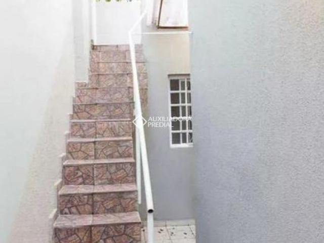 Casa Ampla e Reformada na Vila Alzira 154m², 2 Vagas e Excelente Localização!