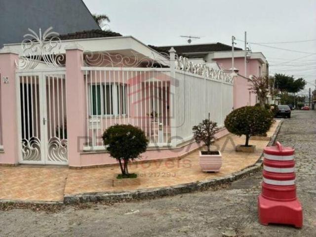 Casa ampla e reformada na Zona Leste ? 285 m² em frente à praça