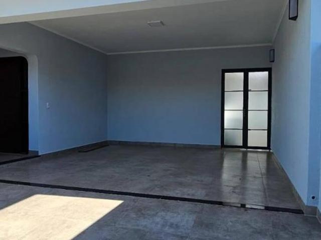 Casa ampla e reformada com área gourmet e edícula em terreno de 300 m²