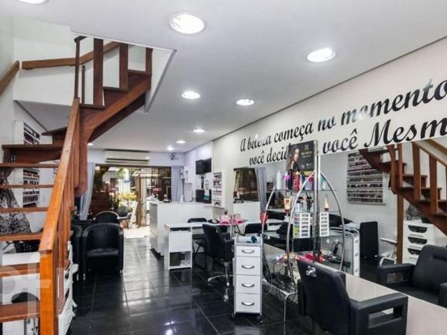 Casa ampla em ótima localização no bairro Bela Vista