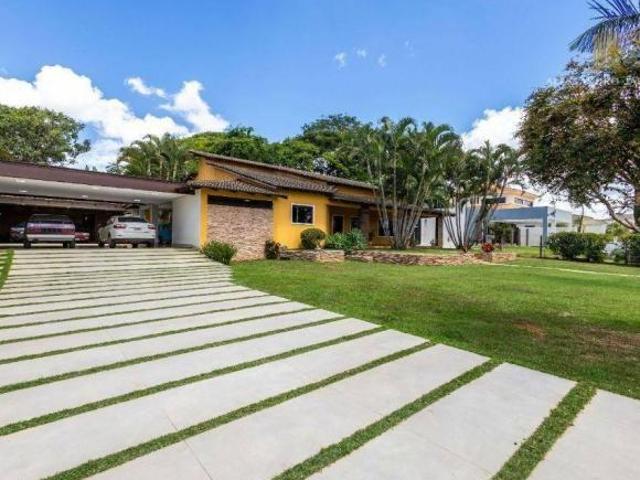Casa ampla em condomínio de alto padrão – Vicente Pires