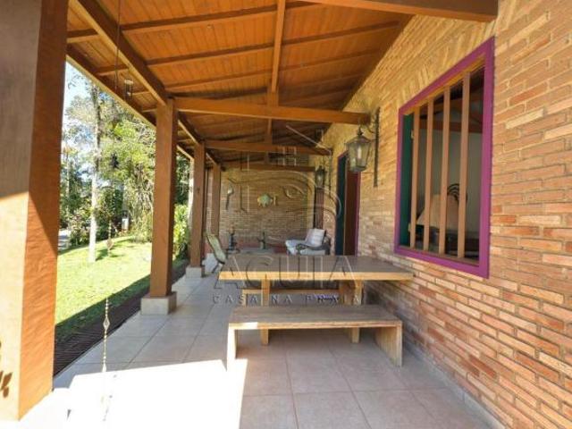 Casa Ampla em Condomínio Fechado Conforto, Espaço e Lazer a Poucos Minutos da Praia