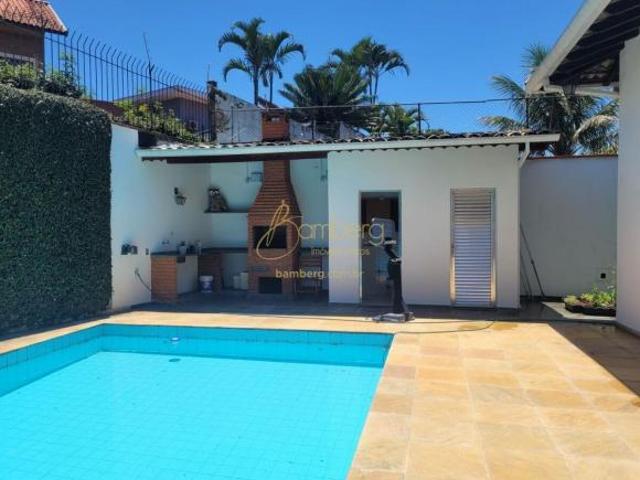 Casa Ampla em Interlagos, com piscina e jardim!