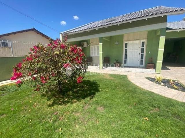 Casa ampla em localização privilegiada no Jardim dos Lagos Terreno espaçoso e excelente oportunida