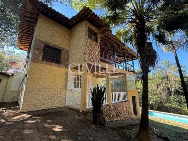 Casa Ampla em Terreno de 3.000 m²