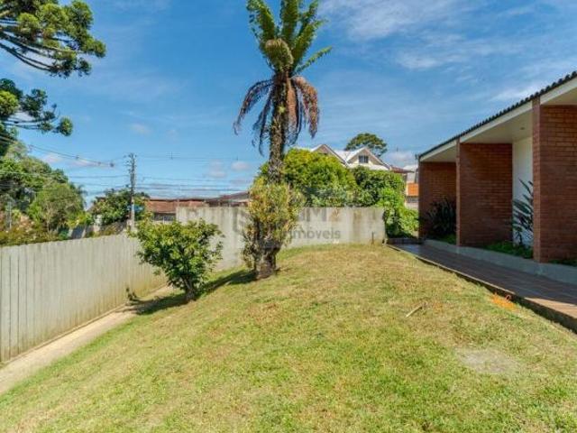 Casa Ampla em Terreno de 1.021m² próximo à Av. Anita Garibaldi