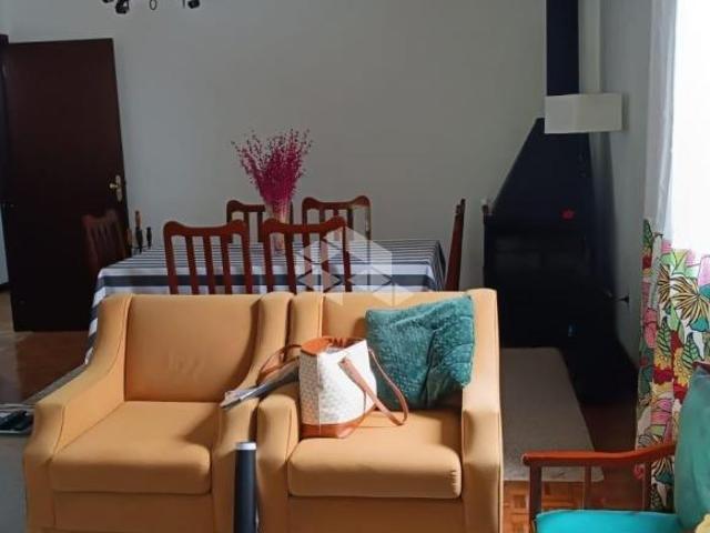 Casa ampla Próximo a Av. Protásio Alves, em Porto Alegre
