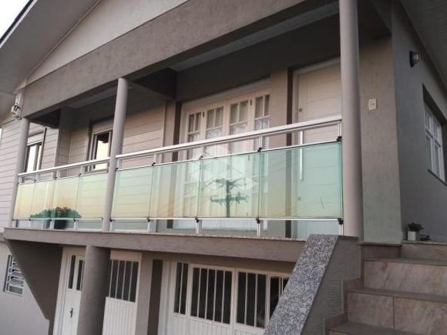 Casa ampla, próxima ao centro de Carlos Barbosa