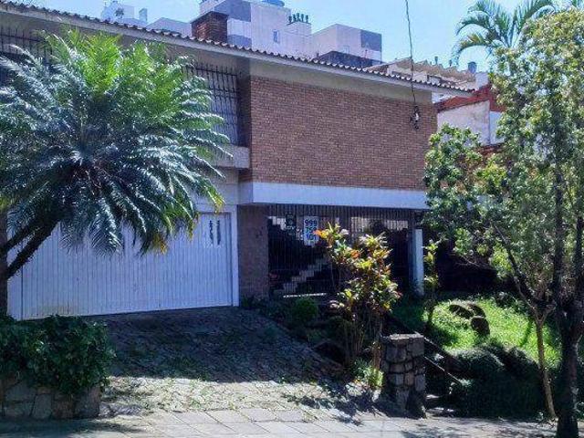 casa ampla, terreno excelente tamanho, localização privilegiada em porto alegre