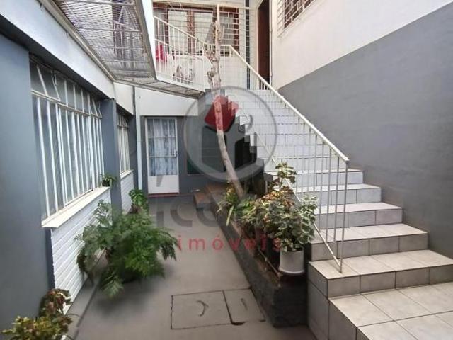 Casa ampla, toda averbada, ideal para famílias gra