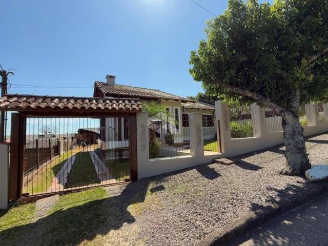 Casa ampla, 03 dormitórios, próximo a UPA