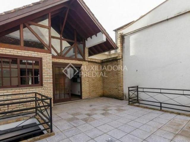 Casa com 220 m2 03 quartos 03 suites 02 vagas desocupada no bairro Petrópolis