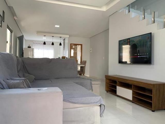 Casa Ampla 107m², 3 Quartos e Quintal em Bairro Residencial e Seguro em São Lourenç