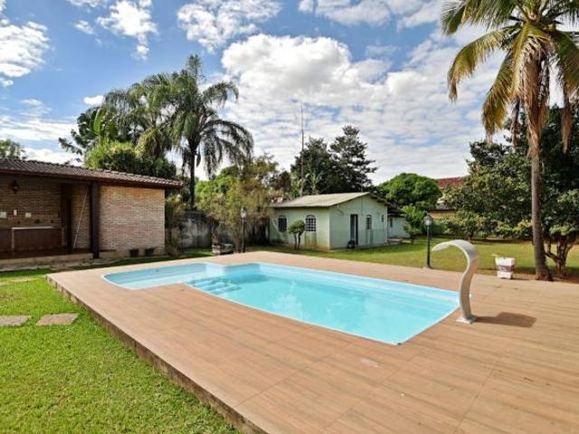 Casa Ampla 360m² no Lago Norte/DF | 4 Suítes, Área Gourmet e Piscina